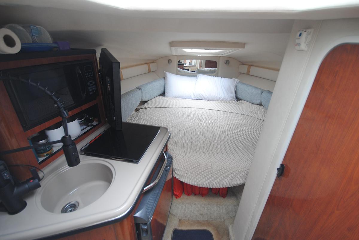 2007 Sea Ray 240 Sundancer for Sale in NJ | Global Yacht Exchange