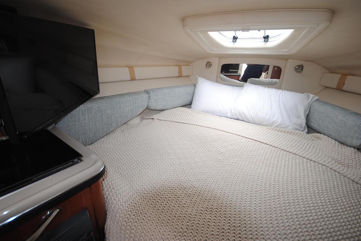 2007 Sea Ray 240 Sundancer for Sale in NJ | Global Yacht Exchange