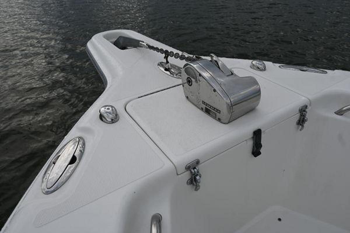 2002 Triton 2895 CC for Sale in NJ | Global Yacht Exchange
