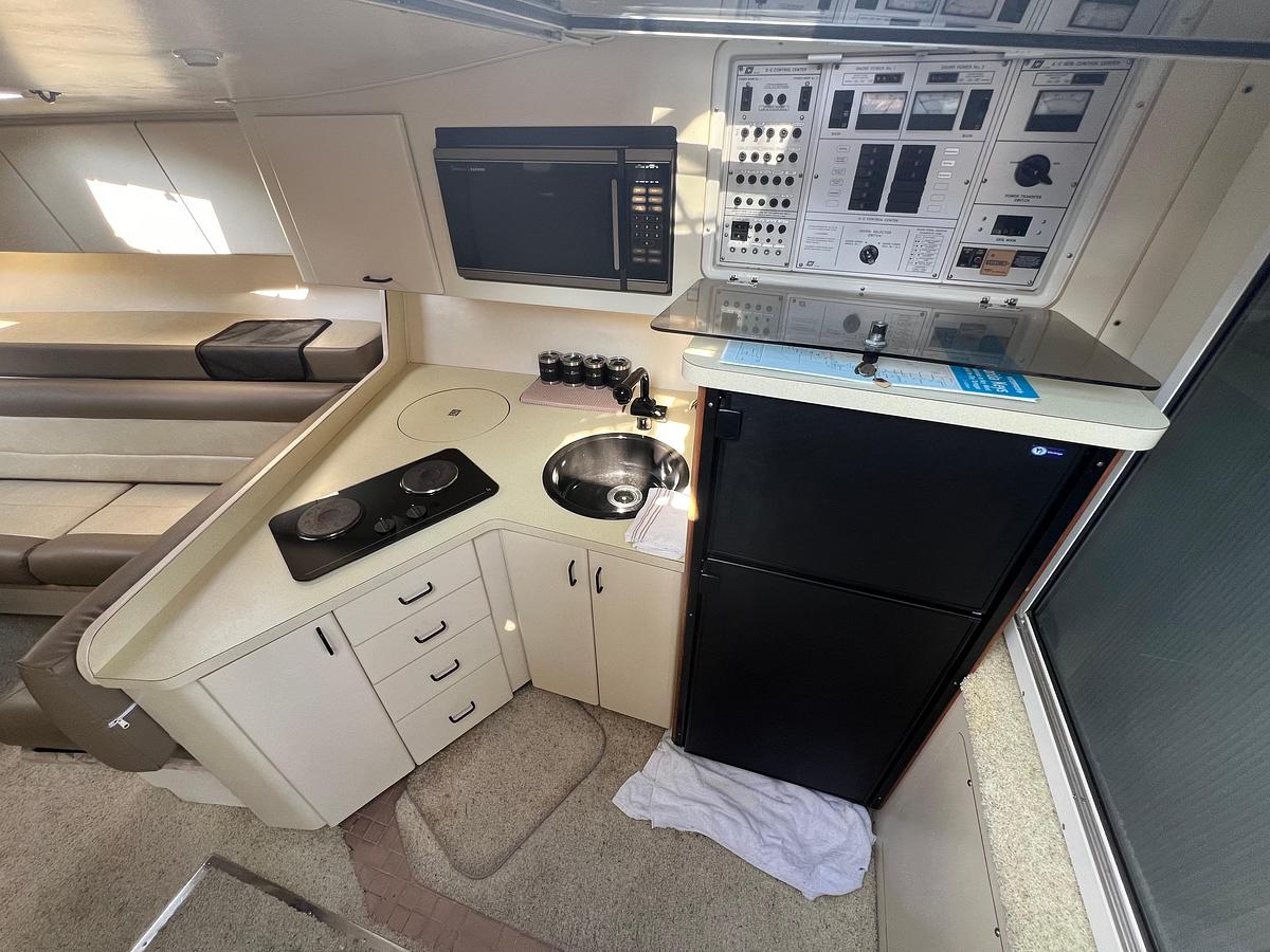 1990 Trojan 11 Meter Express for Sale in FL | Global Yacht Exchange