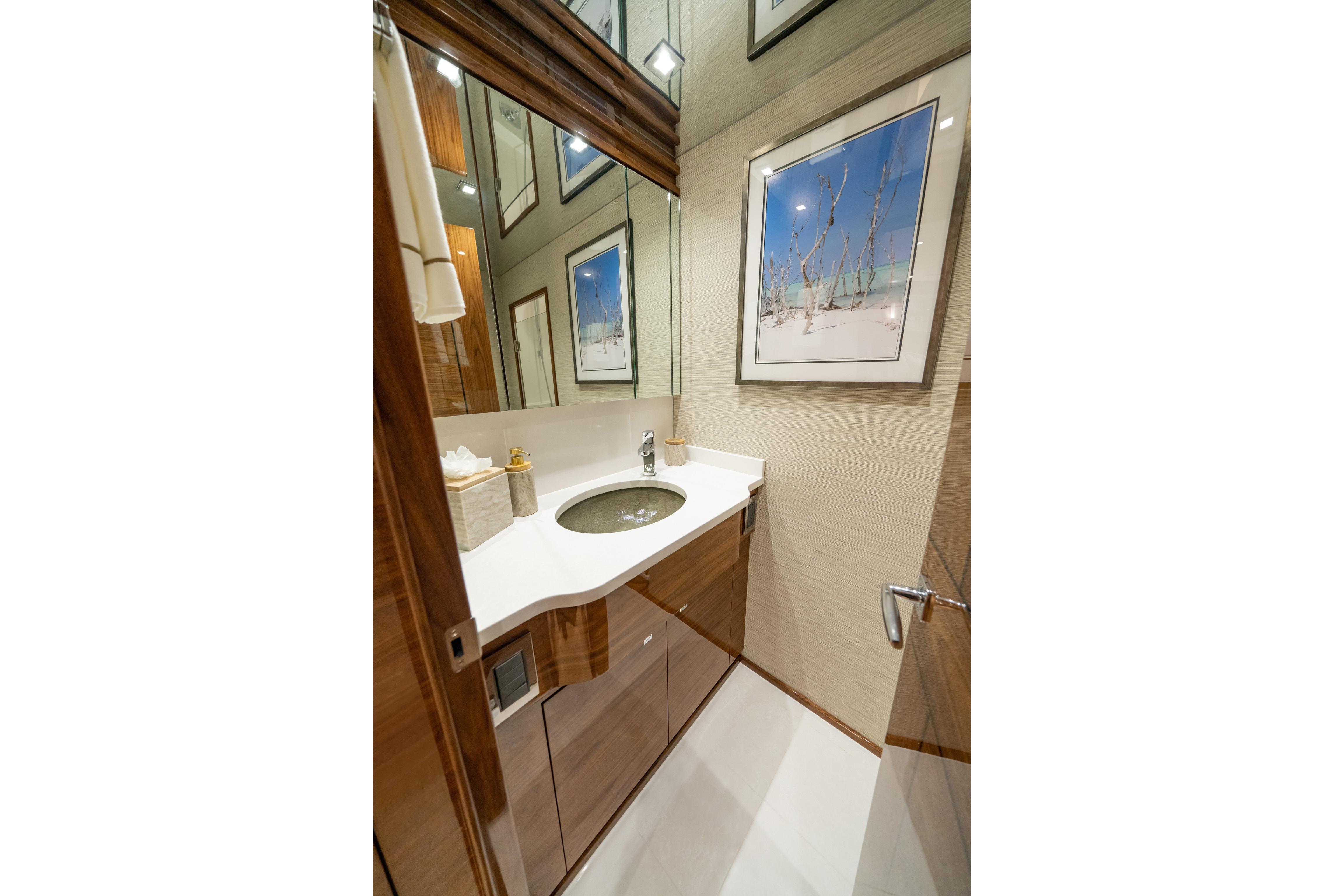 2026 VIKING 90 SKY BRIDGE for Sale in NJ | Global Yacht Exchange