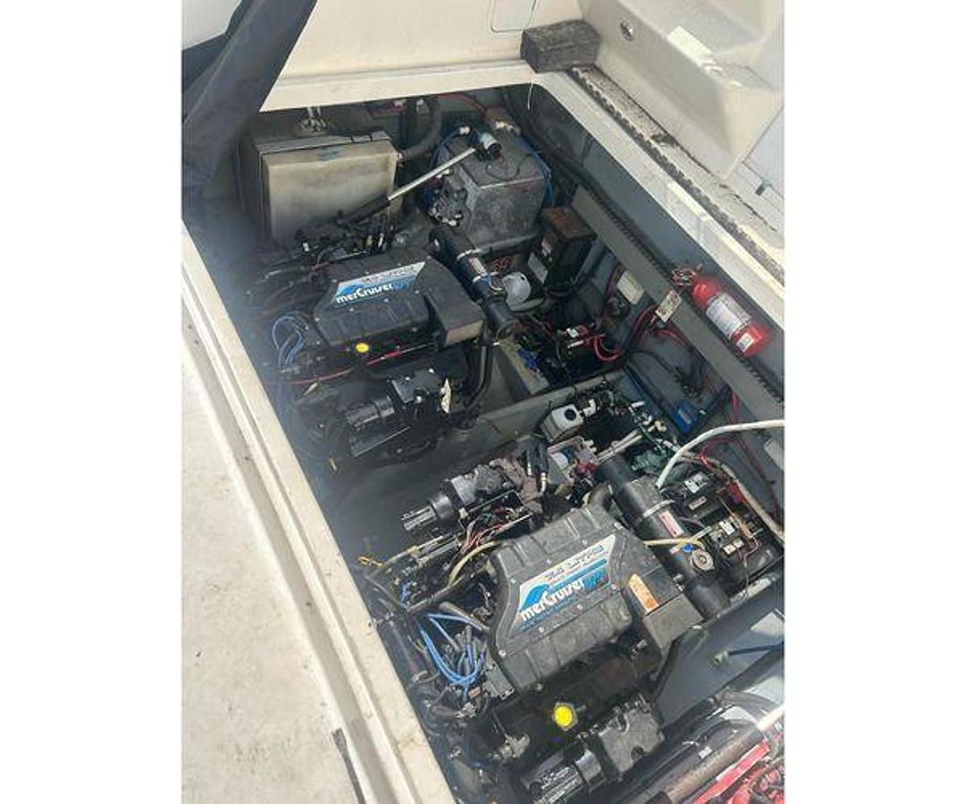 1997 Sea Ray 330 Express Cruiser for Sale in NJ | Global Yacht Exchange