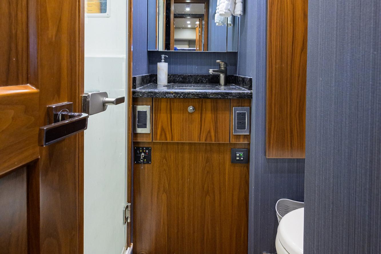 2020 VIKING 92 ENCLOSED BRIDGE for Sale in FL | Global Yacht Exchange