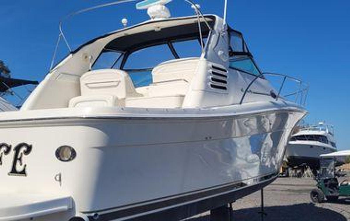 1997 Sea Ray 330 Express Cruiser for Sale in NJ | Global Yacht Exchange