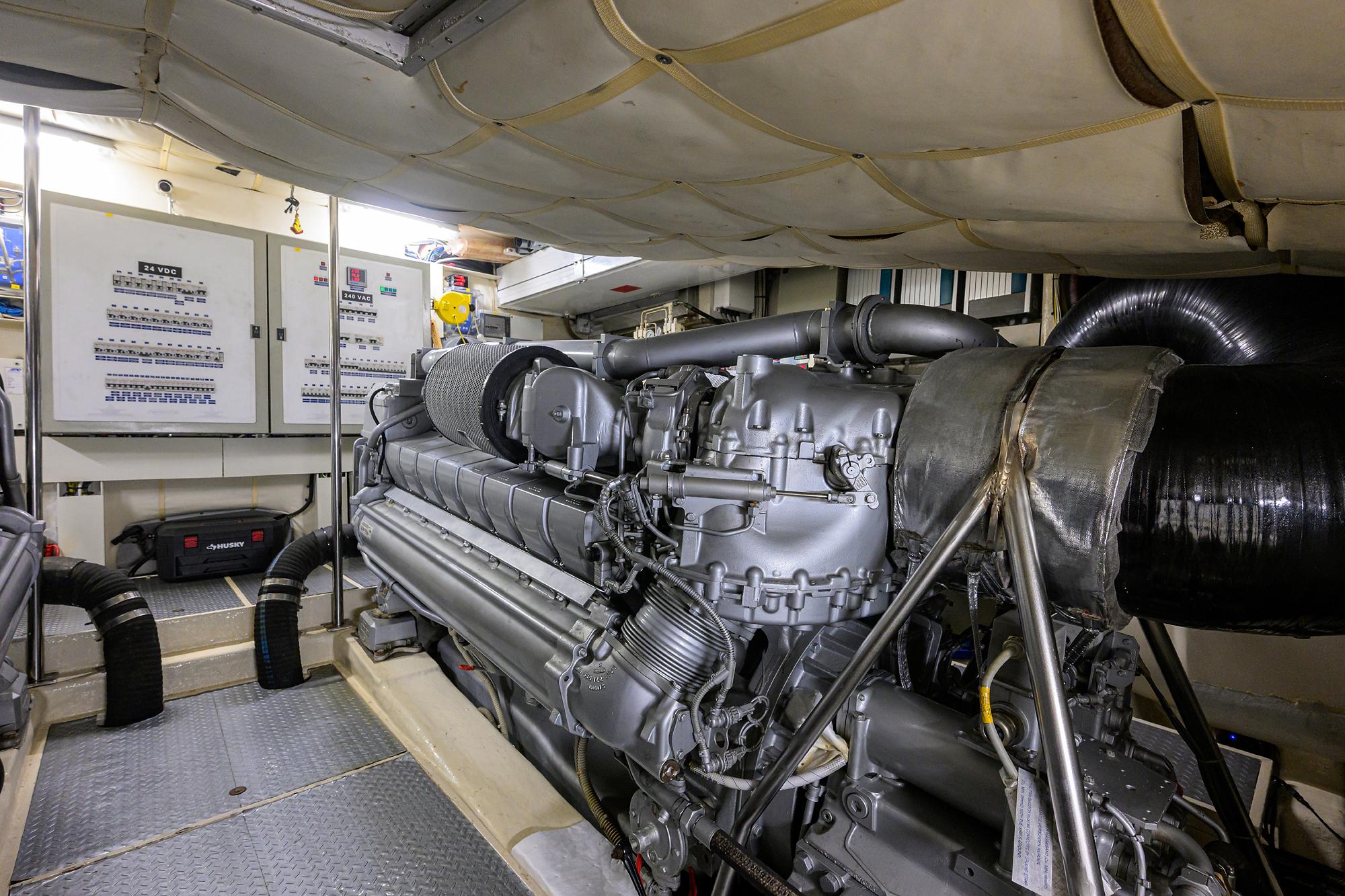 2009 PERSHING 90 EXPRESS for Sale in FL | Global Yacht Exchange