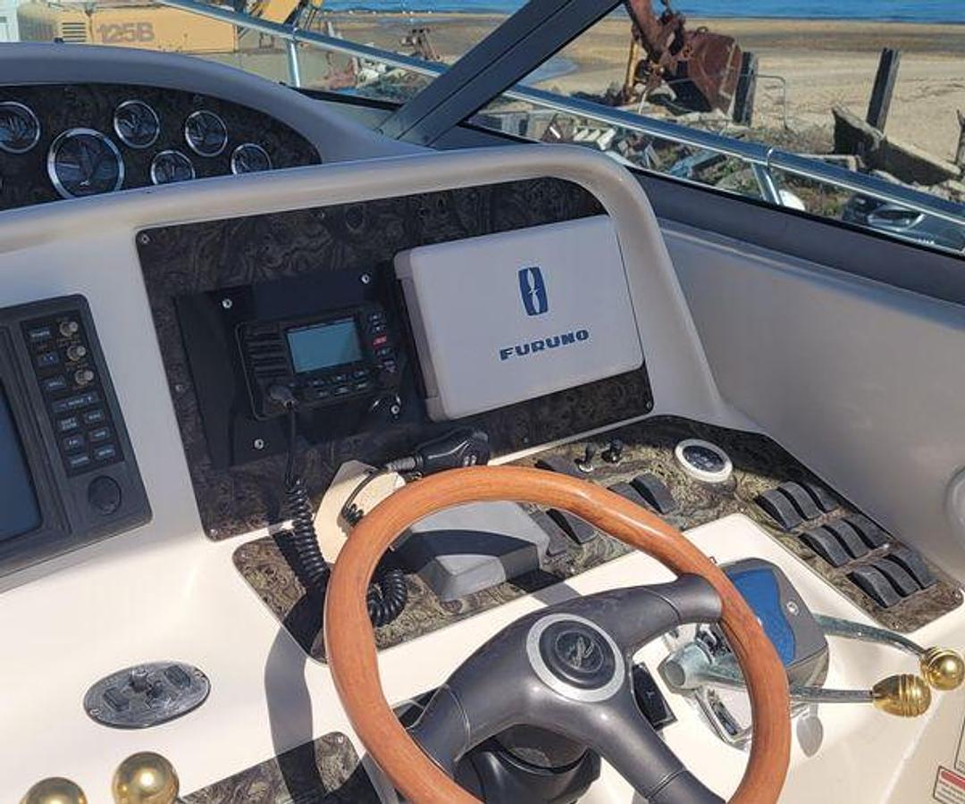 1997 Sea Ray 330 Express Cruiser for Sale in NJ | Global Yacht Exchange